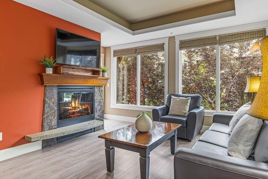 Gorgeous Mountain Condo - Pool & Hot Tub - Canmore
