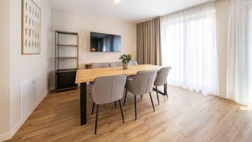 Apartamento Familiar em Condomínio Fechado, 3 quartos, no piso executivo | Sala de estar