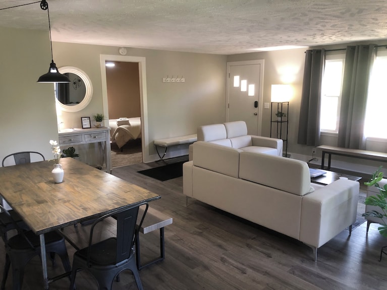 Clean Home In Millard! Cws Central. 15 Minutes From The Ballpark. Book Now! - Omaha