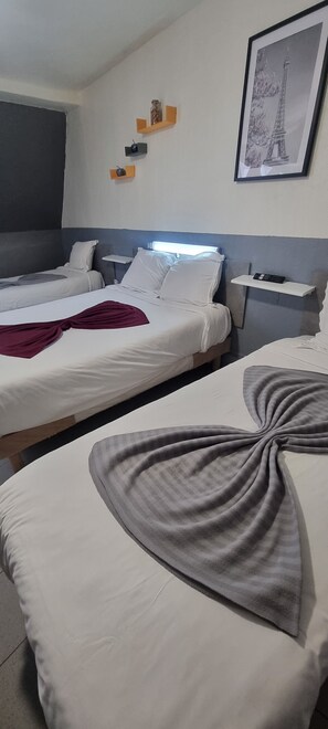 Quarto Quádruplo | Roupa de alta qualidade, com decoração personalizada 