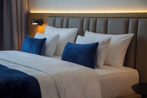 Roupas de cama premium, camas Select Comfort, frigobar