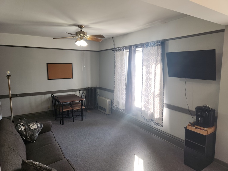 Cozy 1br Near Mtu, Keweenaw & Houghton, Full Kitchen & Wifi Near Dining & Bars - Houghton, MI