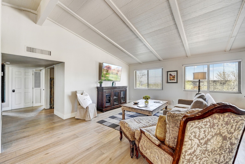 Great Balcony With Mountain Views - Cave Creek, AZ