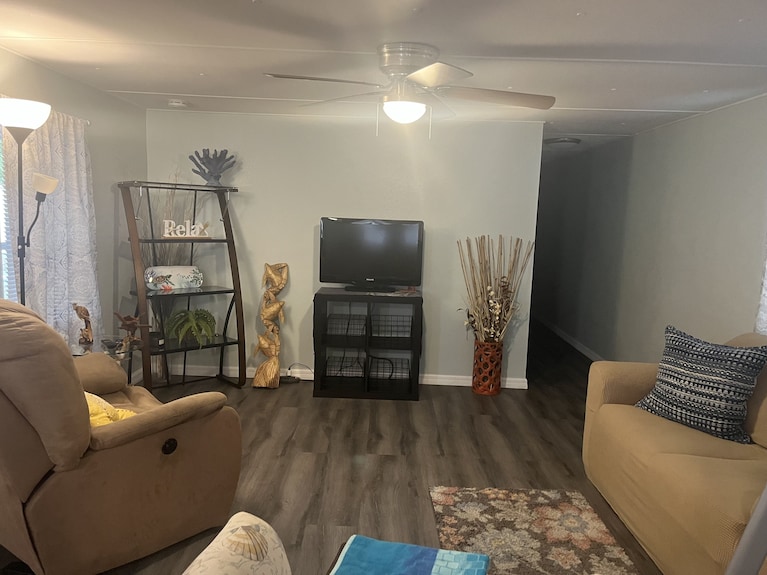 55 And Older Mobile Home Park. Recreation Center And Community Pool Included. - 哈樂迪