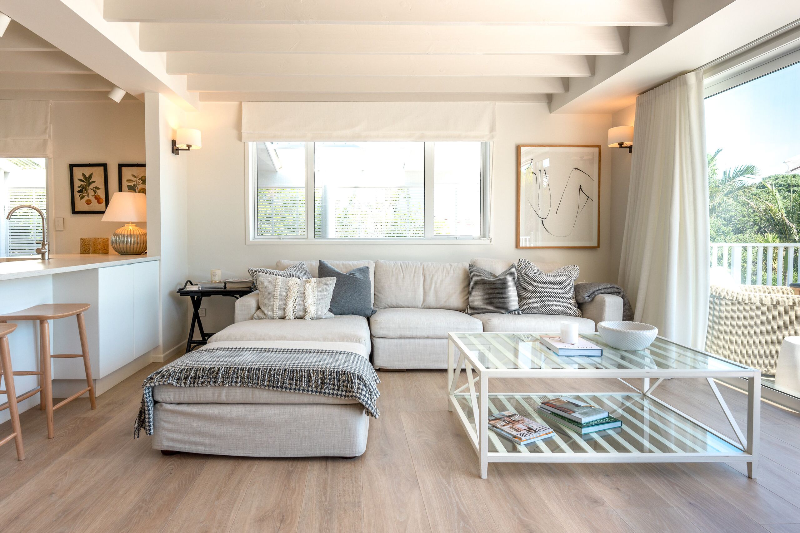 Newly Renovated Waterfront Home, With Large Flat Lawn Leading To The Beach. - 와이헤케 섬