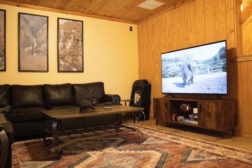 Mountains-lakes-parks-winery-privacy-serenity\nleaf Peeping Paradise - South Carolina