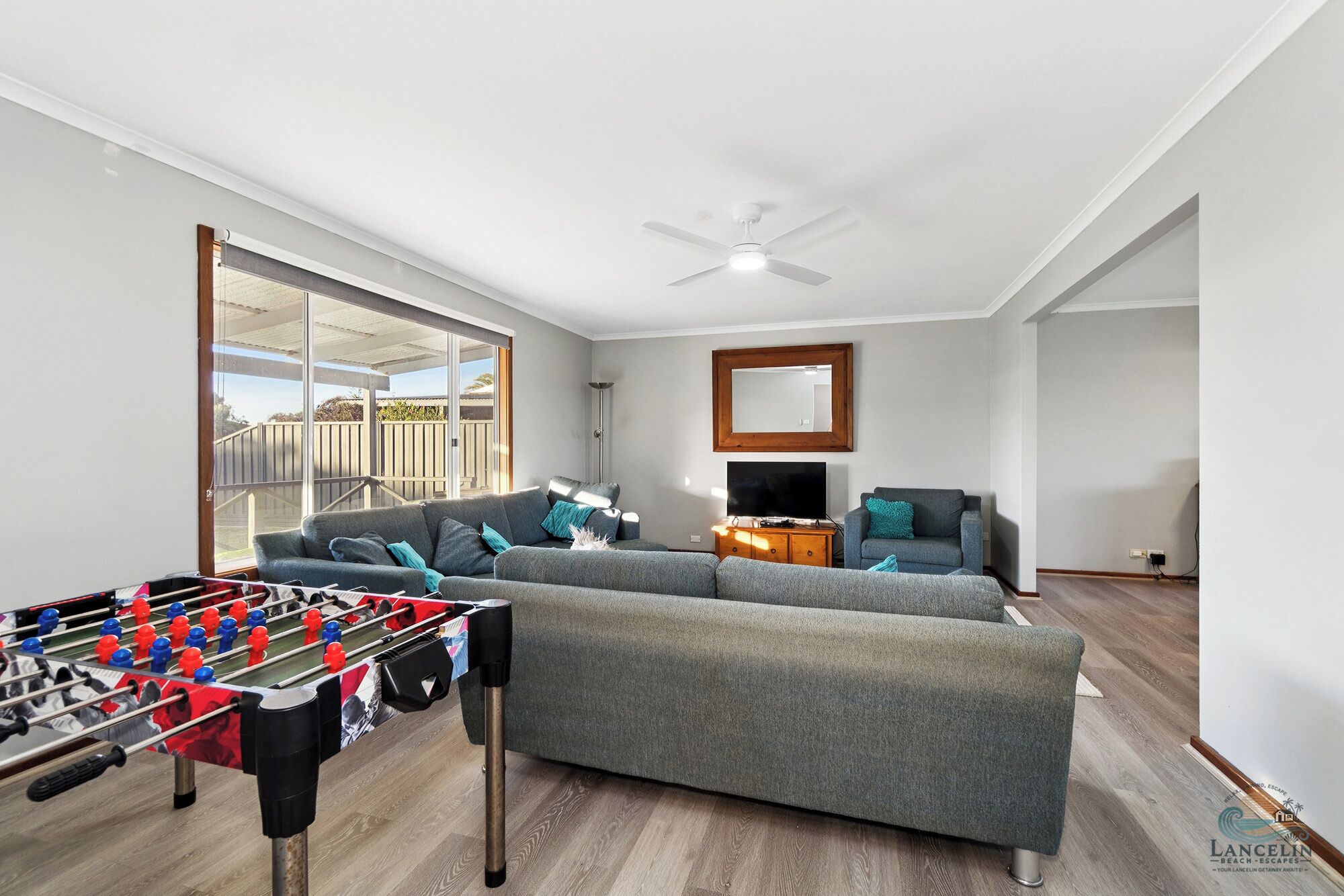 Sea Breeze A Cosy 4/1 Holiday Home, Just 300m From Lancelin Back Beach - Lancelin