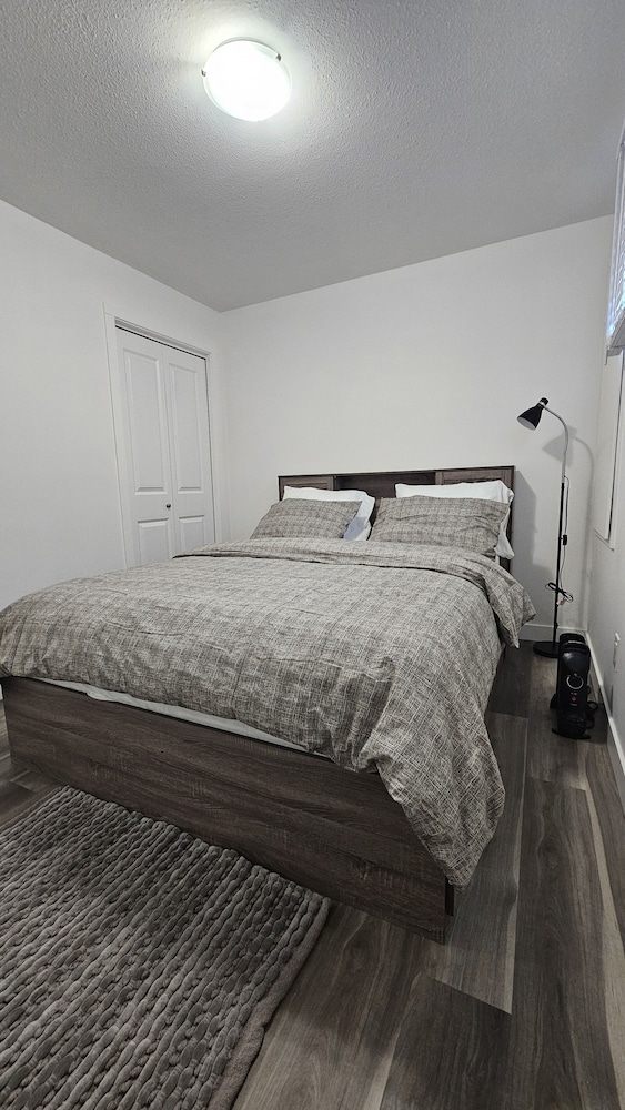 New Decently Furnished One Bedroom Suit At Rochdale Boulevard - Saskatchewan