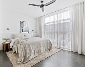 Casa superluxo, vista para o jardim | 2 quartos, ferros/tábuas de passar roupa, Wi-Fi de cortesia