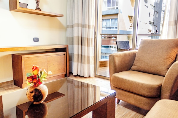 Suite Júnior | Sala de estar | Televisor LCD de 125 polegadas com canais de TV premium