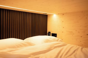 Double Cocoon | Cofres nos quartos, cortinas blackout, Wi-Fi de cortesia, roupa de cama