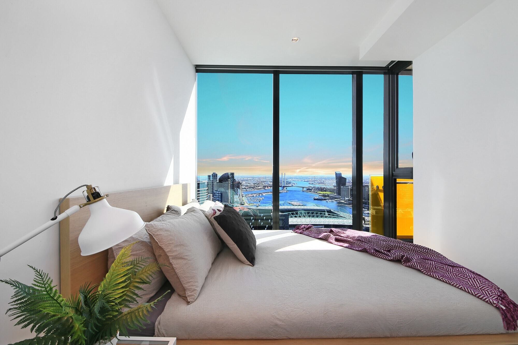 Stylish Cbd Apartment With Stunning Harbour Views - Brunswick