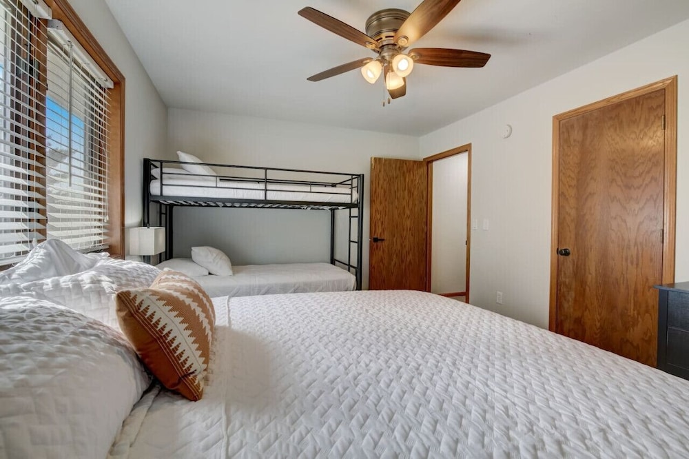 Harrison's Hideaway At Tamarack - Great Location! - Baraboo, WI