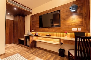 Quarto Superior, 1 cama king-size | Roupa de alta qualidade, minibar, cofre no quarto, secretária 