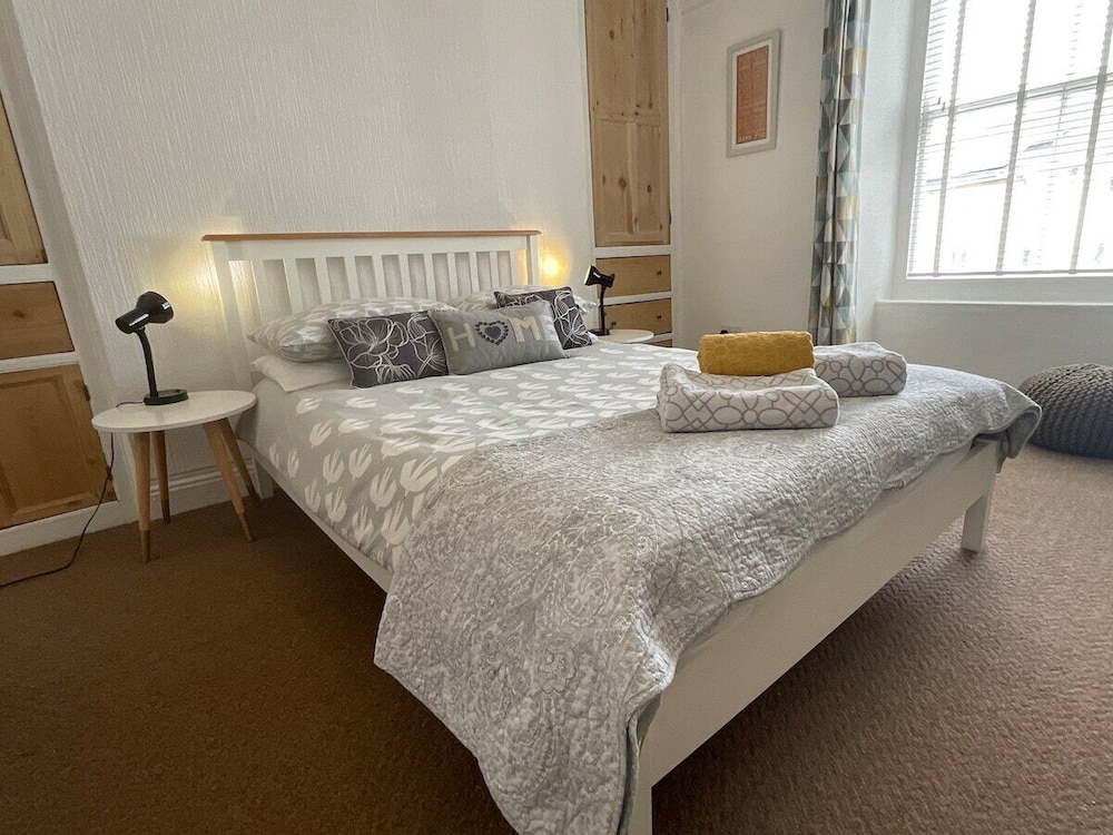 Plymouth Central Apartments No. 5 By Homeinspire - Plymouth