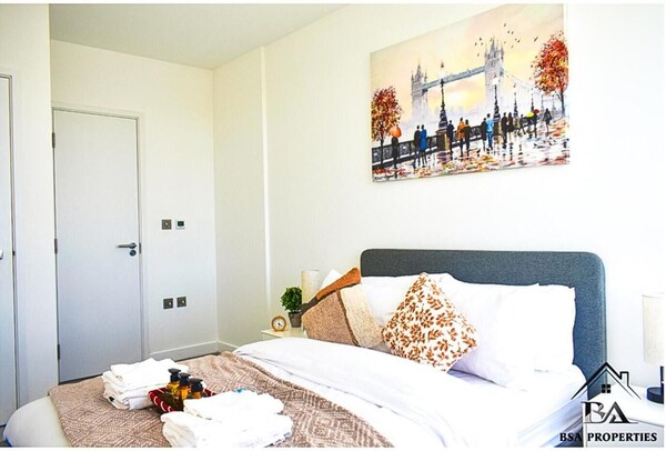 Modern 2 Bed 2 Bath Bracknell With Free Parking - Bracknell