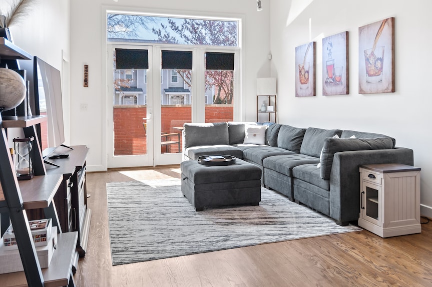 Spacious Condo In Center Of Nulu With Free, Gated, Secure Parking And Entrance - Louisville, KY