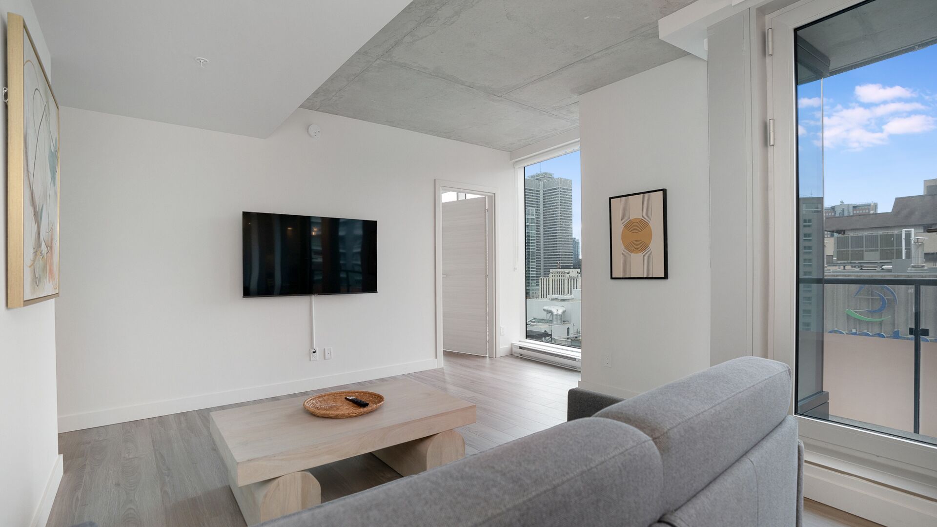 New Luxury Unit In Heart Of Mtl 902 | Metro Access - Laval