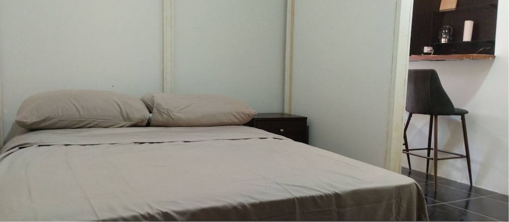 Walkable, Nightlife, Safe Neighborhood,pos,wifi, Coffee, - Port of Spain