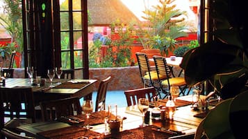2 restaurantes, pequenos-almoços servidos, cozinha espanhola