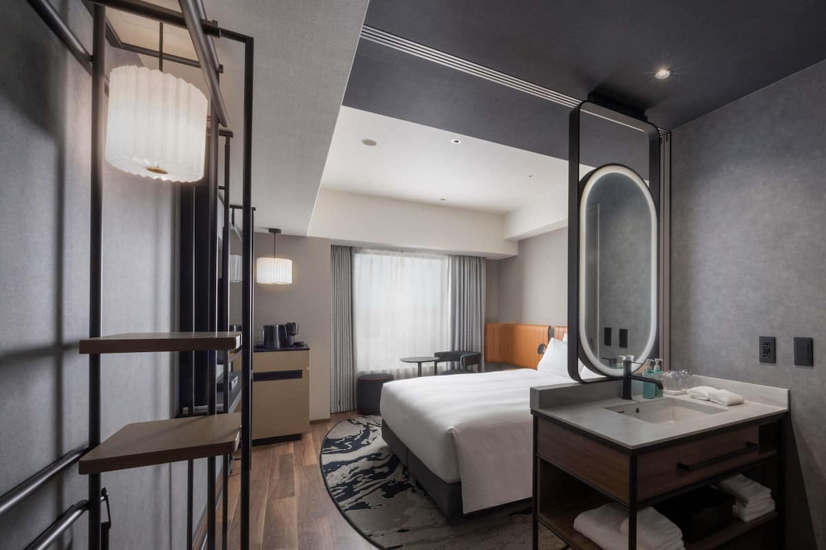 Quarto executivo, 1 cama de casal (Lounge Access) | Roupas de cama antialérgicas, cofres nos quartos, cortinas blackout