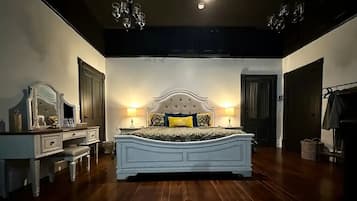 Casa romântica, 1 cama King, para não fumantes, banheira | 1 quarto, roupas de cama premium
