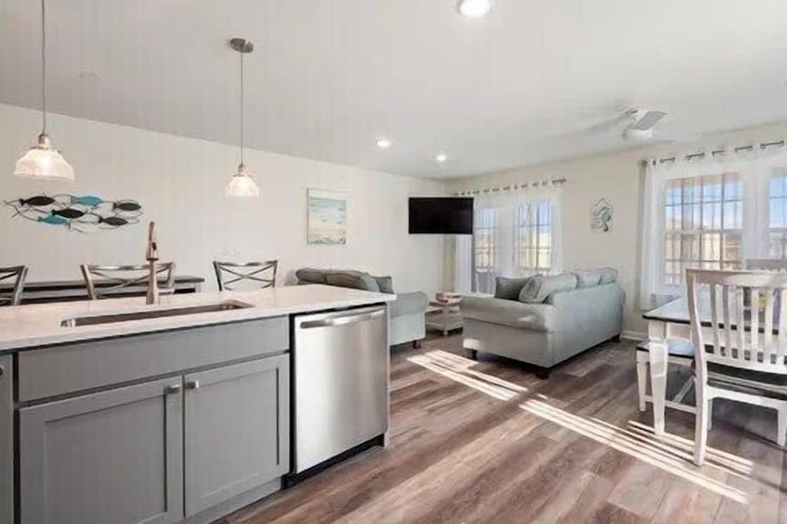 Beach Ball Bliss 1.5 Blocks From Beach 3 Bed 2.5 Bath - Wildwood, NJ