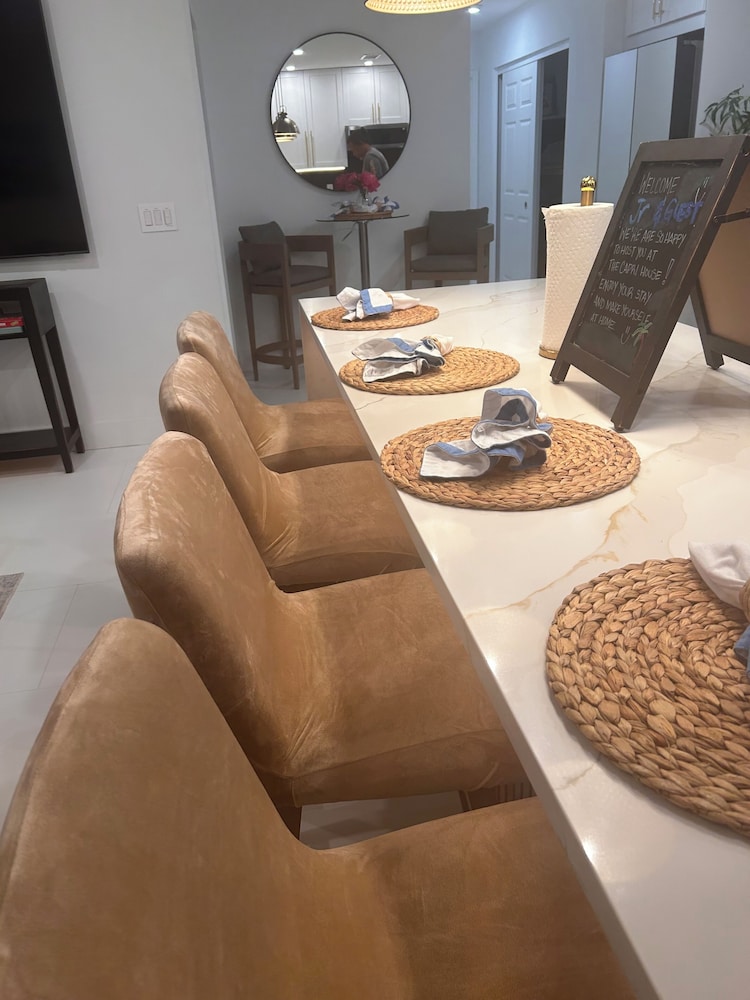The Capri House: Fun, Grill & Beach Minutes Away - Jupiter