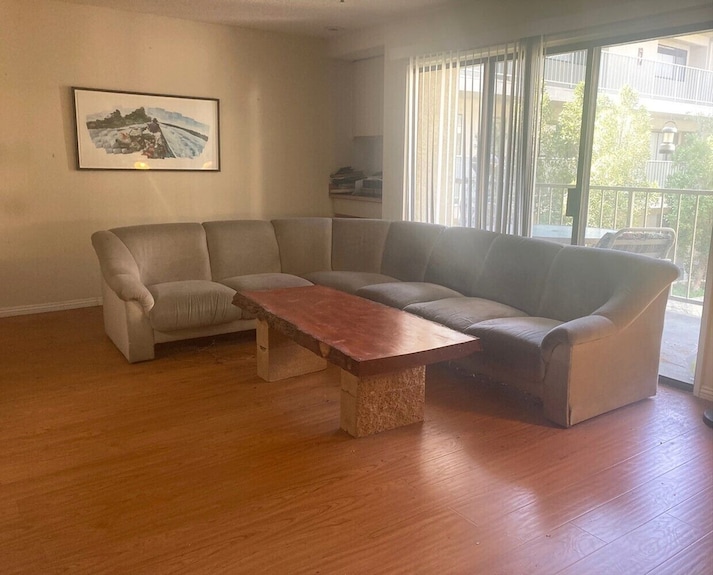 Beautiful Huge Condo In Pasadena Ca - Pasadena, CA