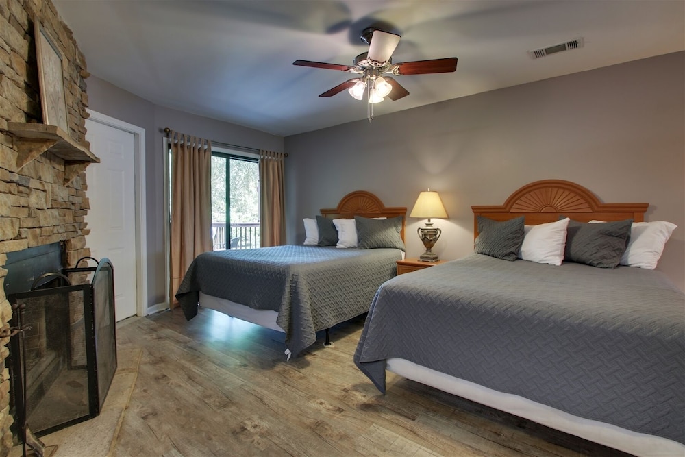 Rivers Edge Condo 703 - Helen, GA
