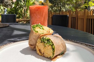 Café da manhã feito na hora grátis todos os dias