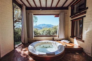 Cabana Da Floresta c/ Hidro | Banheira de hidromassagem