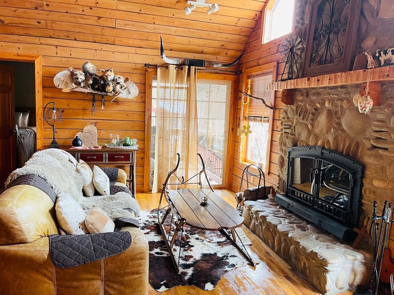 Cozy 2-bedroom Cabin With Hottub In Welcoming Newport With Ac, Wifi - Blue Ridge Mountains
