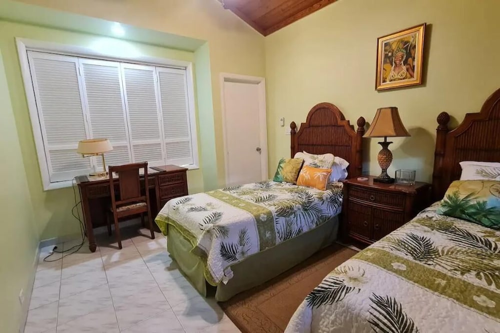 Private Pool & Garden - Tranquil Retreat - Nassau