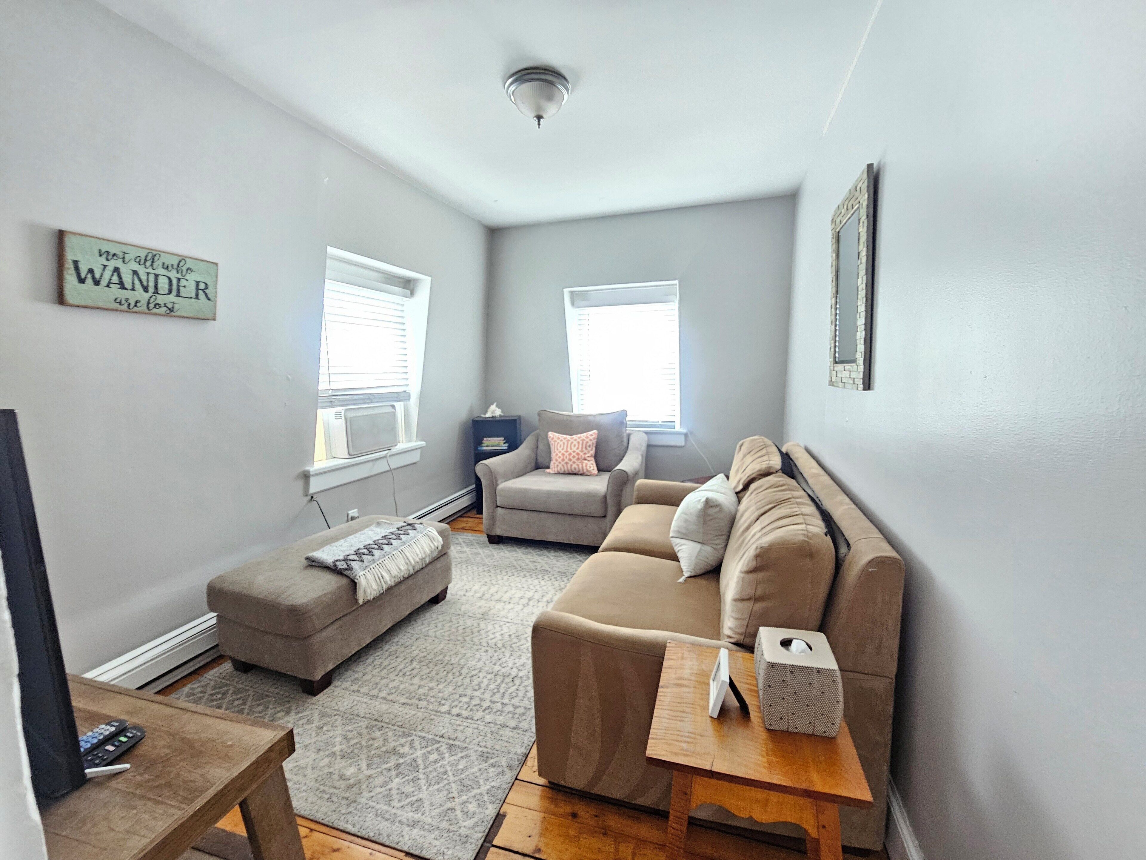 Alice Pet-friendly Downtown Newport Rental With Parking : 3br, 2ba Apt - Newport, RI