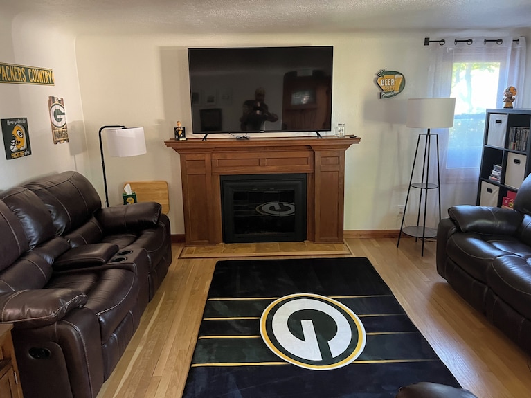 Walk To Lambeau! - Bart Starr 3 Bedroom House Near Marquette Park - Green Bay, WI