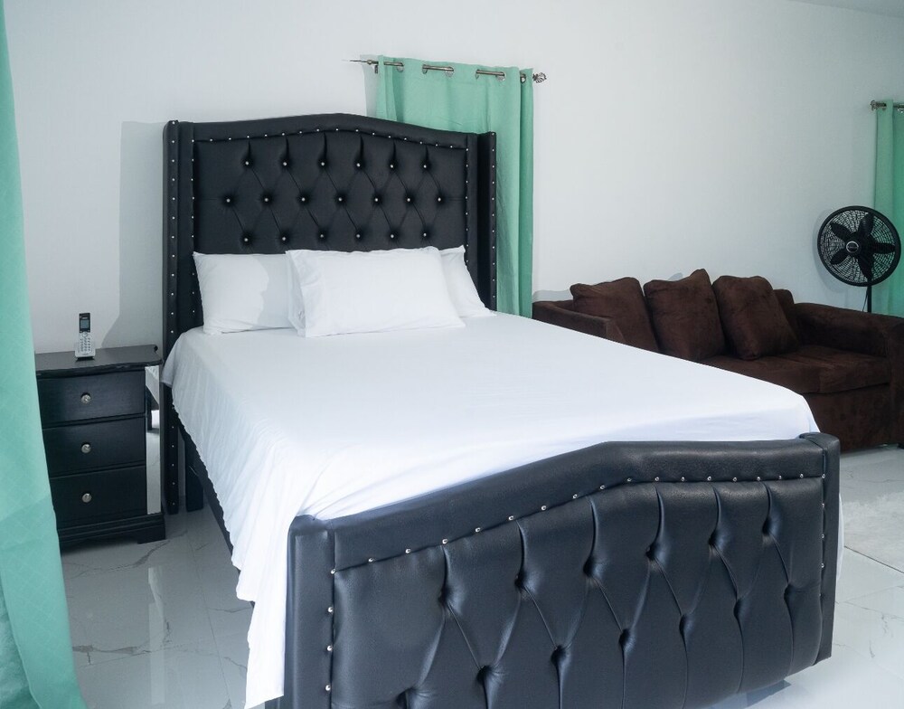 Apartment In Kingston - Kingston