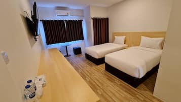 Quarto Twin, Vista para a cidade | 1 quarto, secretária, Wi-fi grátis