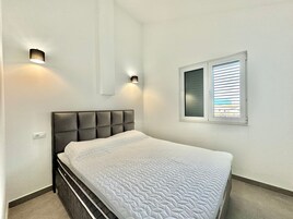 Apartamento Familiar, vista para o mar | Roupa de alta qualidade, secretária, ferro/tábua de engomar 