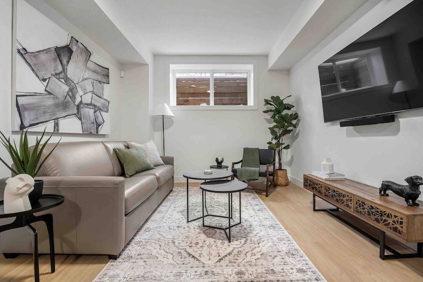 Ethereal Escape 2br Suite Sleeps 6 Ac Near Uofc - Calgary