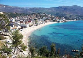 Perto da praia, praia de areia branca, 7 bares na praia, remo/canoagem
