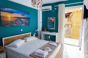 Quarto casal elite, vista para o mar | Banheiro | Chuveiro, chuveiro com efeito de chuva, secador de cabelo, chinelos