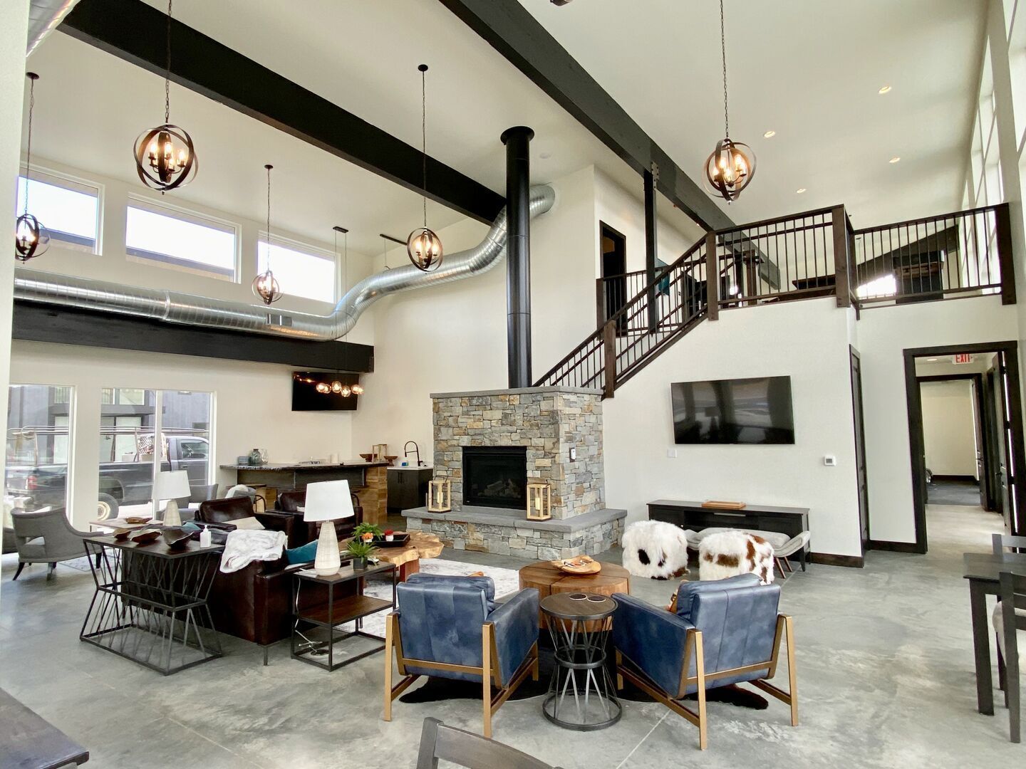 Summit View Retreat, New Quarry Property, 3 Bed / 4 Bath, Sleeps 10, Pool / Hot Tub / Sauna / Gym - Columbia Falls, MT