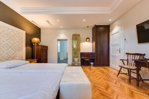 Quarto de Luxo, 1 cama king-size | Cofre no quarto, quartos insonorizados, Wi-fi grátis 