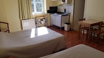 Secretária, Wi-fi grátis, roupa de cama fornecida