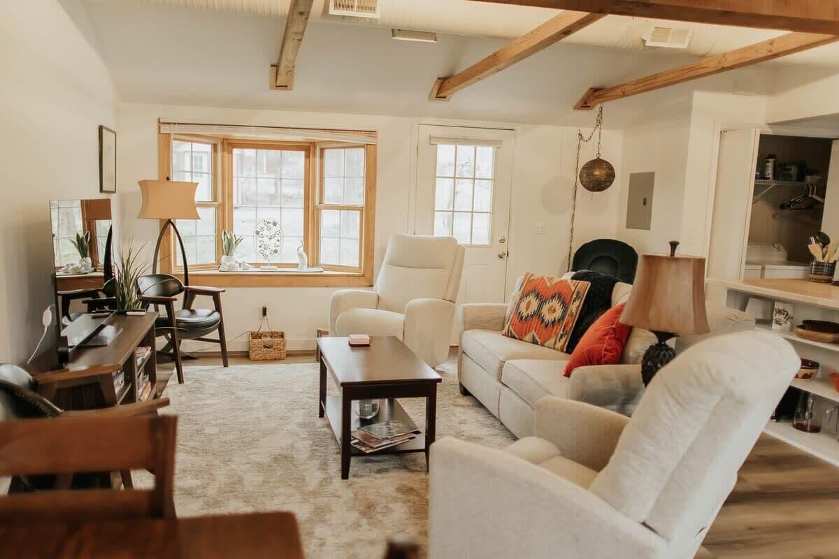 Charming Iu Cottage: Near Campus, Sleeps 8! - Bloomington, IN