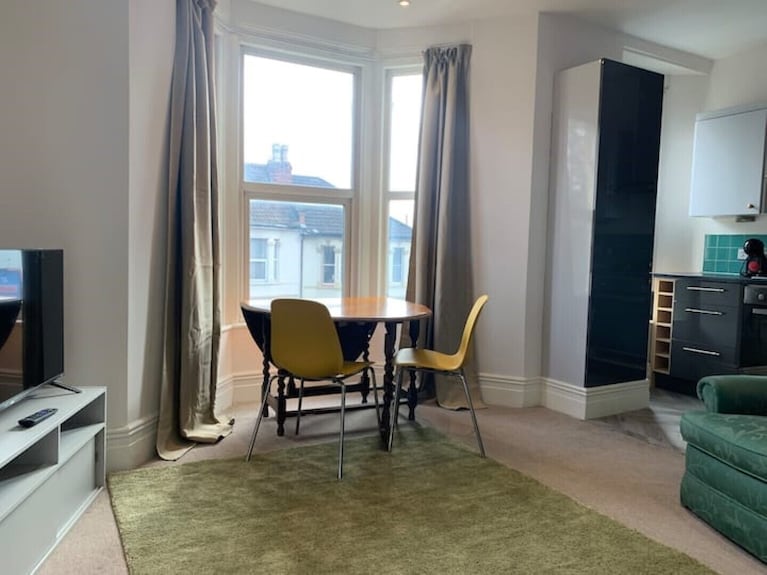 Central 2 Bed Flat. Free Parking (Off-street) - Bristol