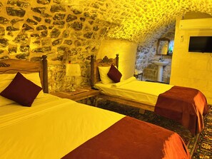 Quarto Familiar | 1 quarto, minibar, Wi-fi grátis