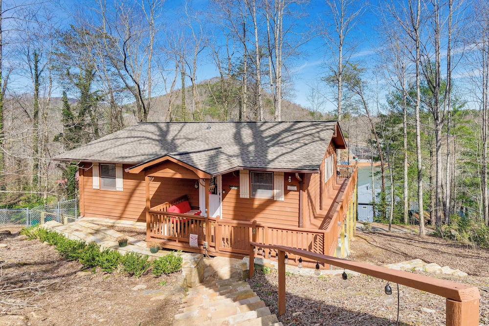 Pet-friendly Hiawassee Cabin W/ Lake Views & Sauna - Hiawassee