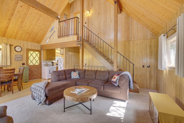 Woodsy Lake Arrowhead Cabin W/ Fire Pit Table - Lake Arrowhead, CA